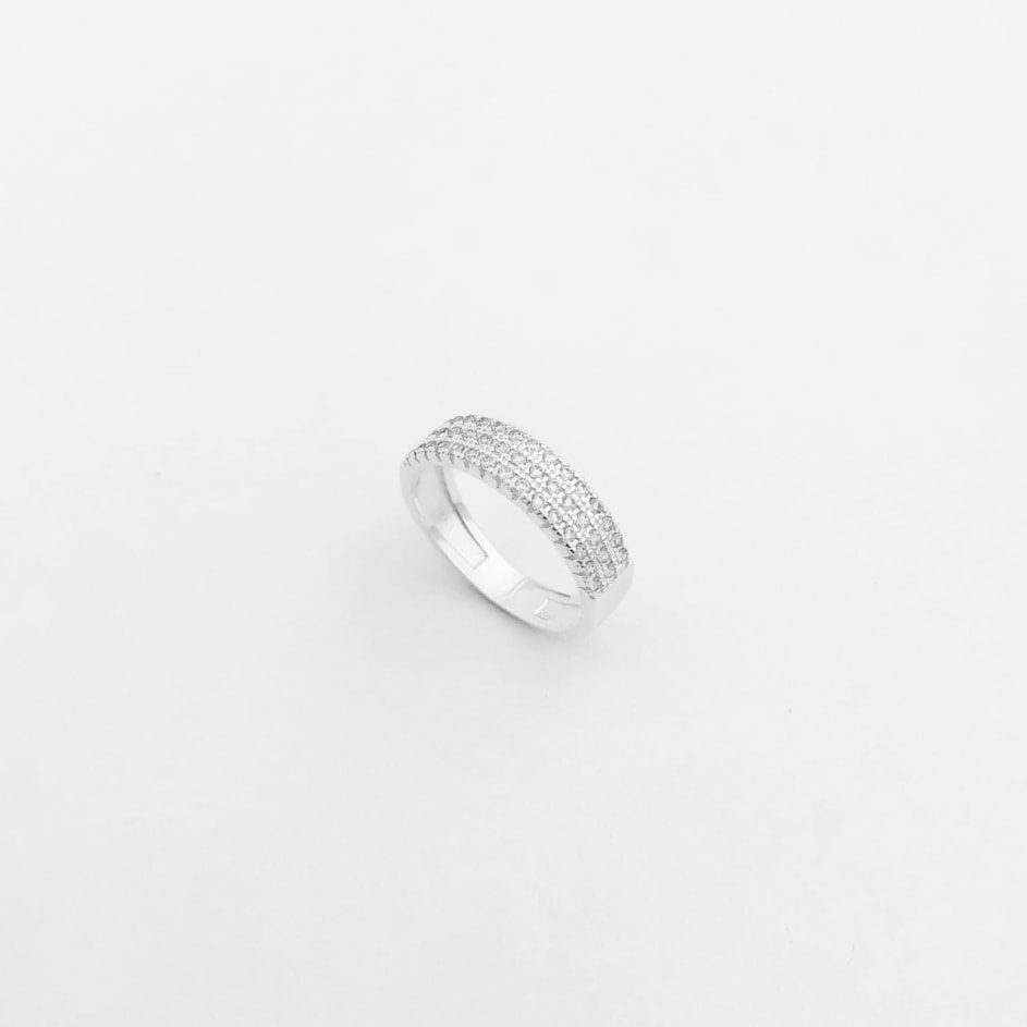 Anel Aparador com Aro Largo cravejado com Zircônias | La Plata Joias